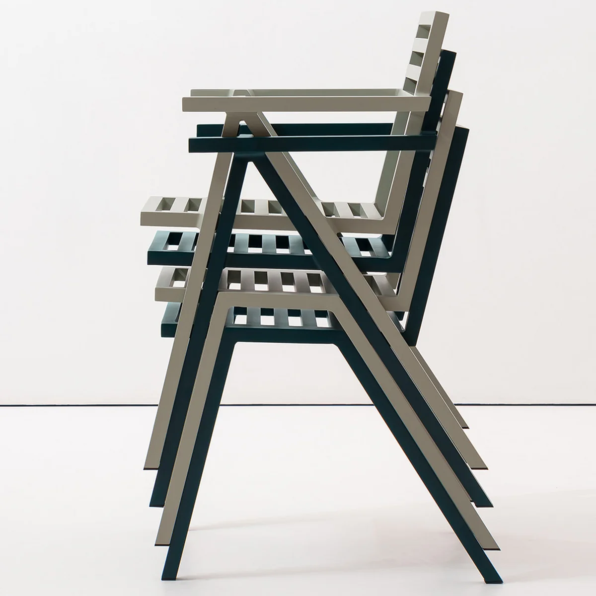 19 Outdoors Stacking Armchair von NINE | Connox