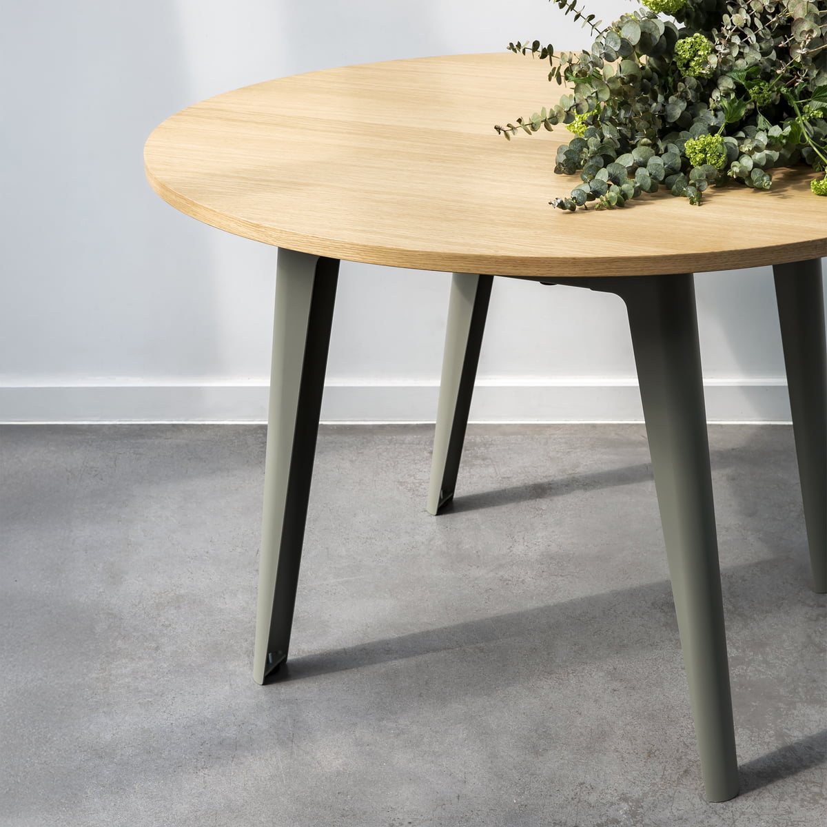 NEW MODERN Esstisch rund von TipToe | Connox