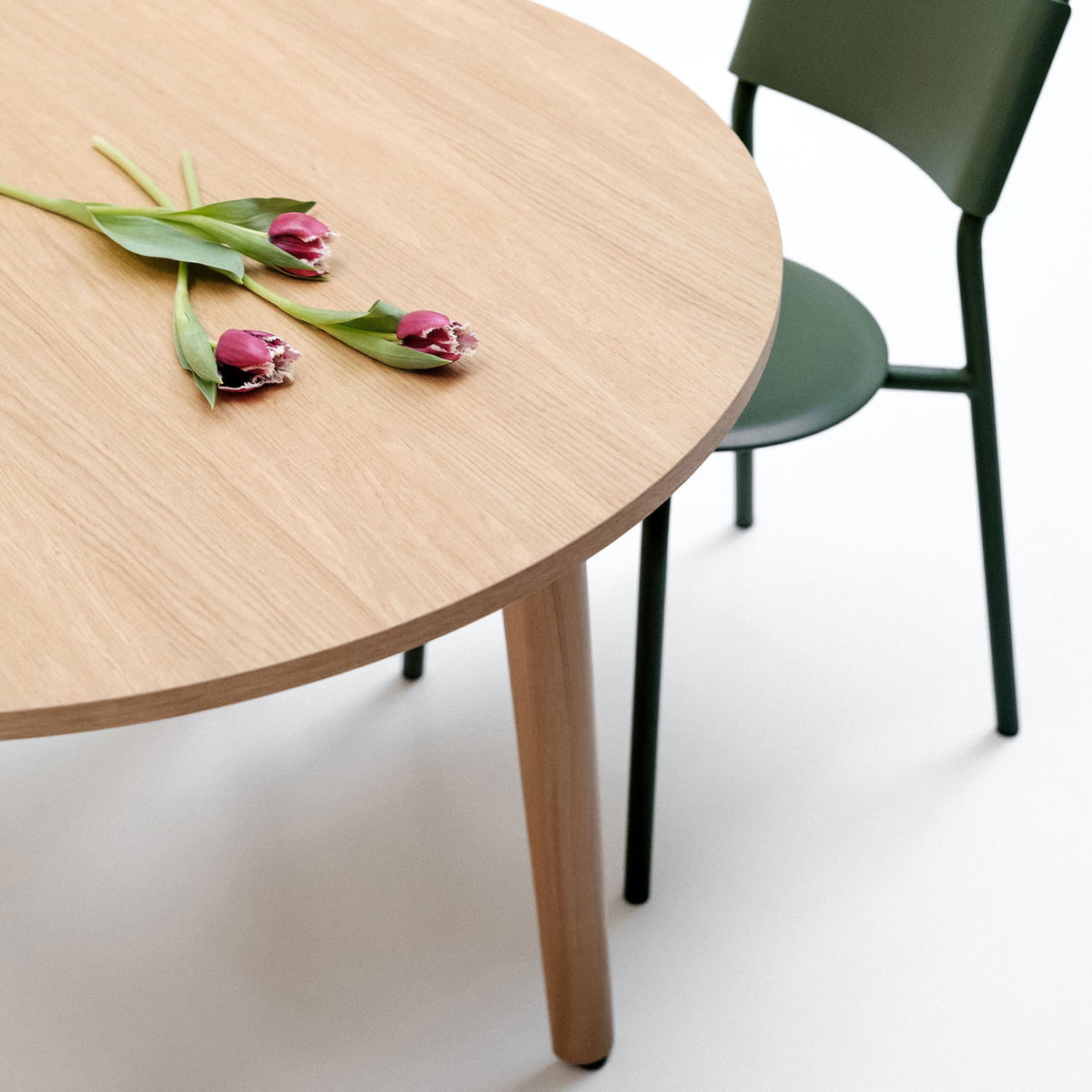 NEW MODERN Esstisch rund von TipToe | Connox
