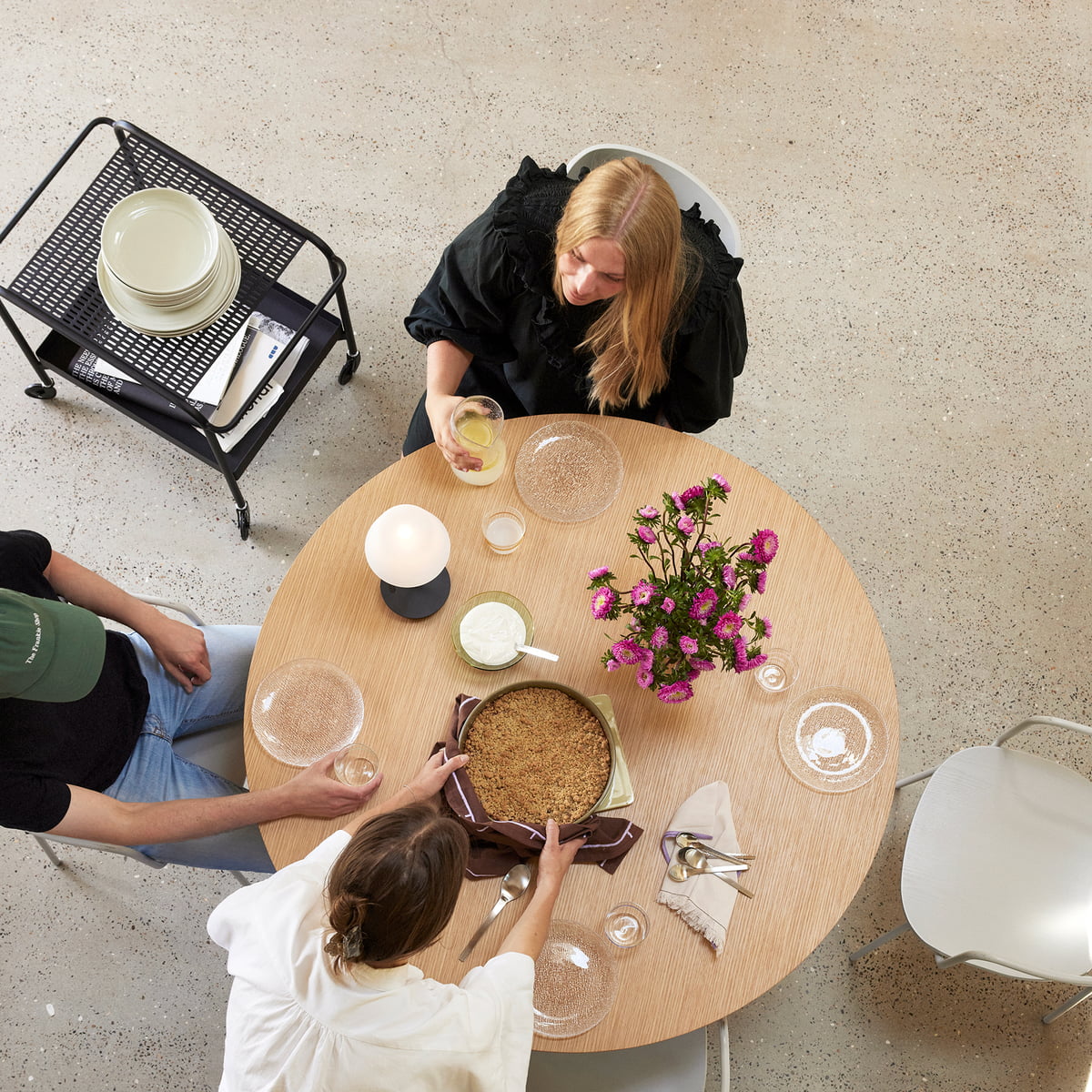 Hübsch Interior - Push Servierwagen mit Rollen | Connox