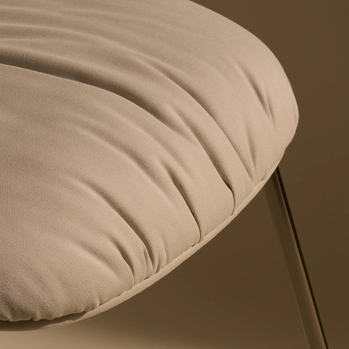 Beetle Soft Counter Chair von Gubi | Connox